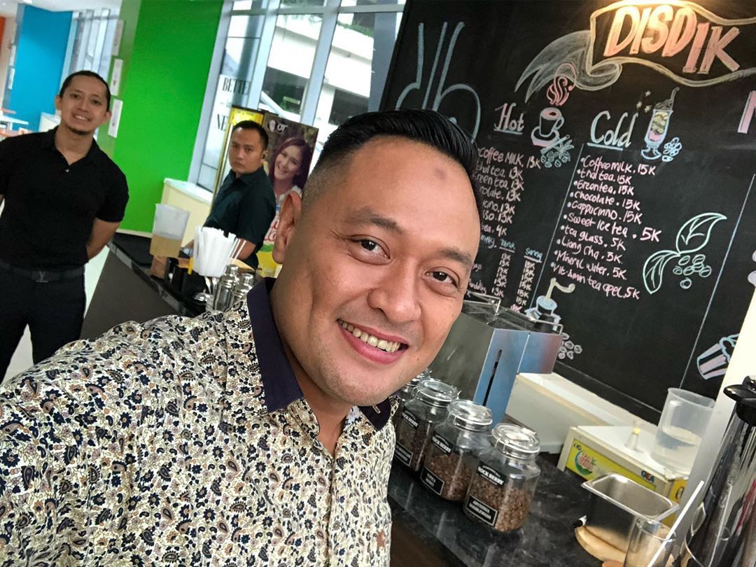 Viral, Inilah Potret Artis Indonesia yang Bagi-Bagi Makanan saat Demo ...