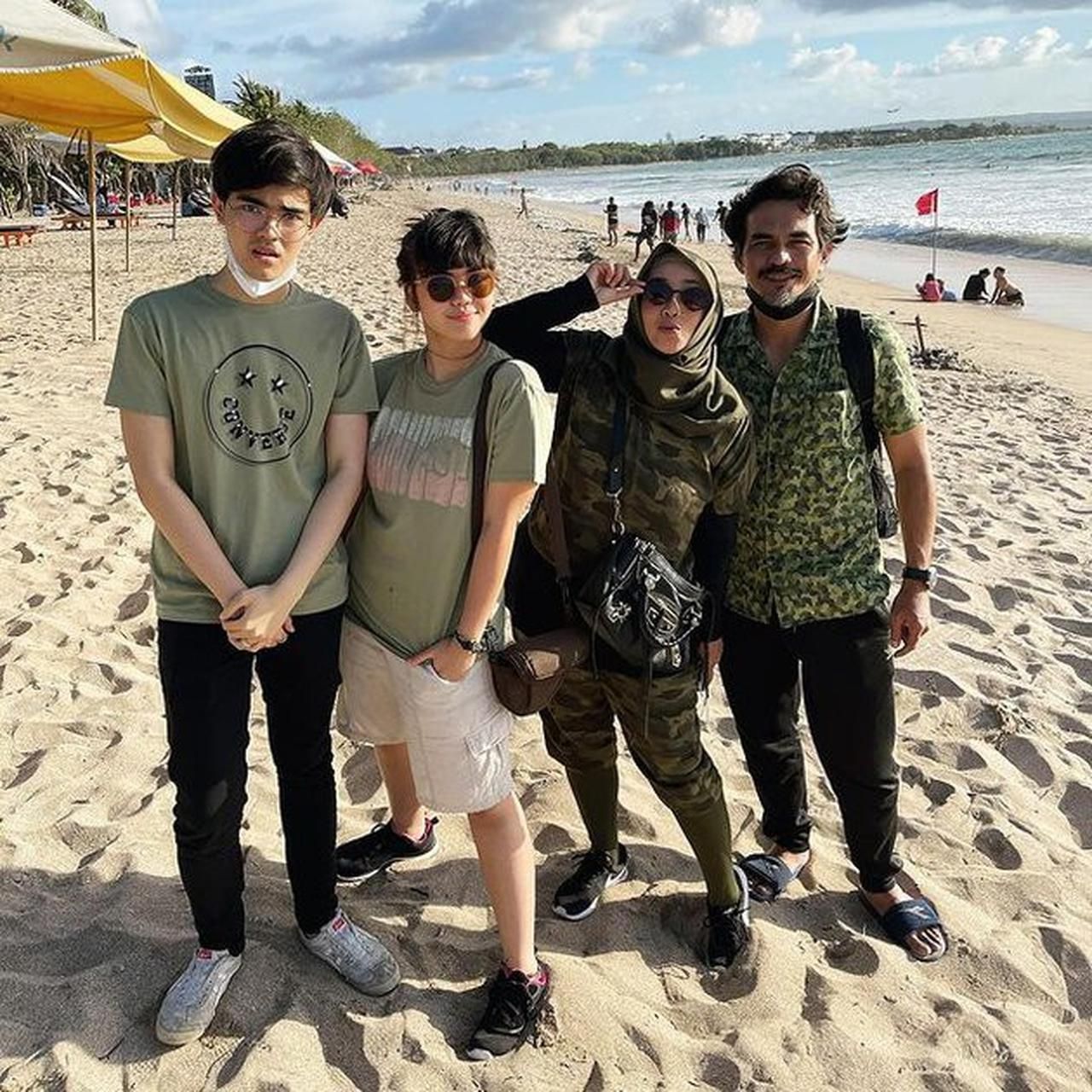 Rina Gunawan Meninggal Dunia, Ini 5 Potret Kenangan Manis Bersama Suami ...