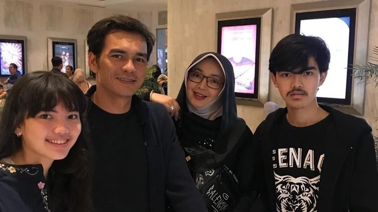 Rina Gunawan Meninggal Dunia, Ini 5 Potret Kenangan Manis Bersama Suami ...