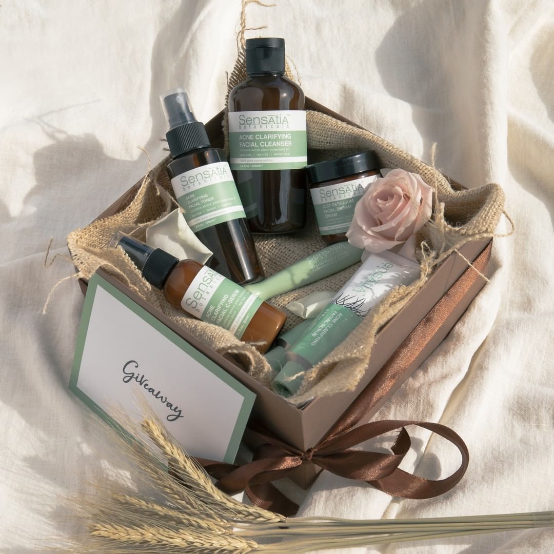 10 Rekomendasi Kado Natal 2021 untuk Pacar, Sahabat, Maupun Orang Tua ...