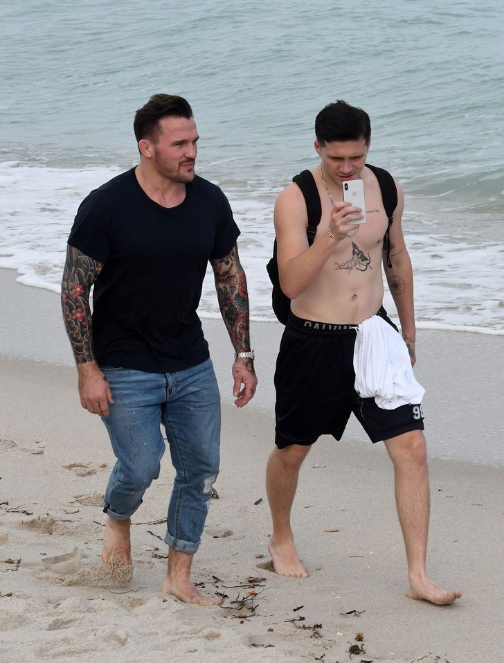 8 Bodyguard Artis Hollywood yang Cocok Jadi Model! Tampan dan Gagah ...