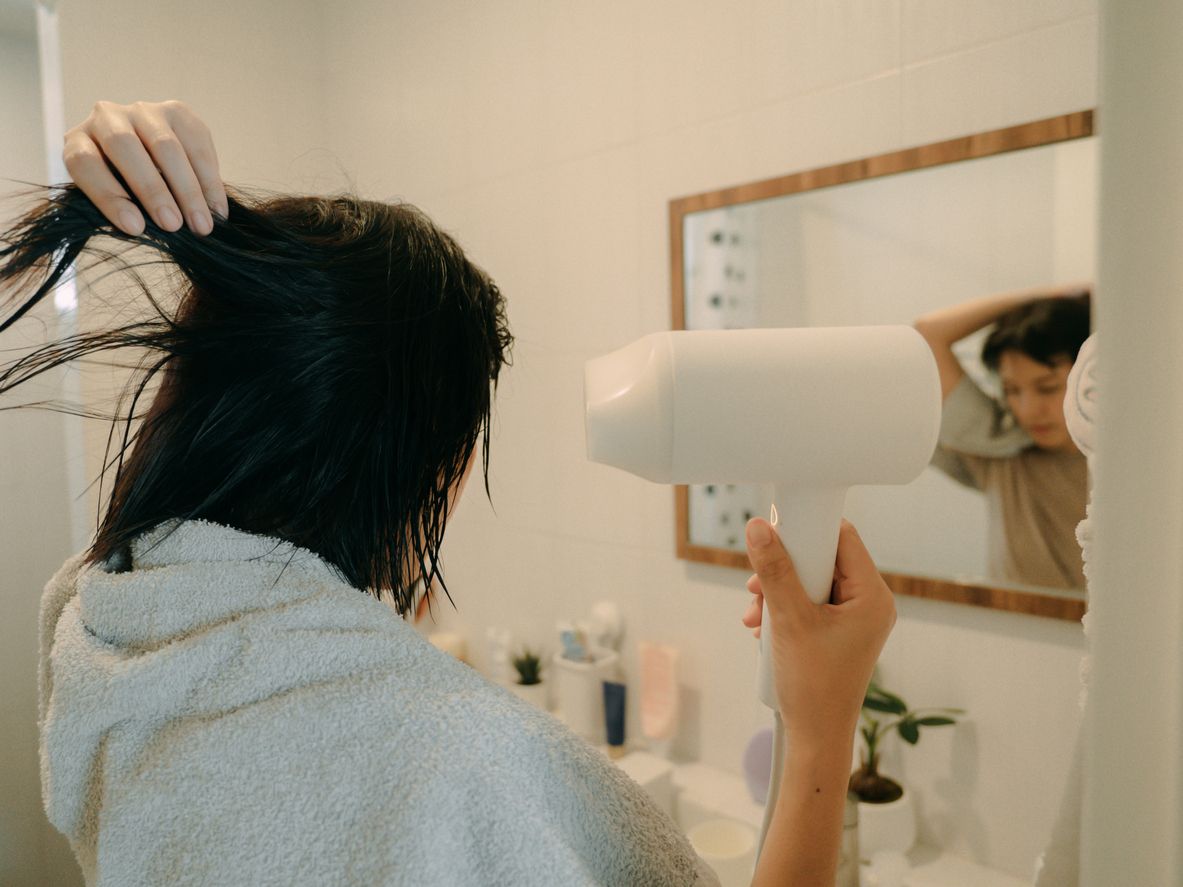 Mengeringkan Rambut dengan 4 Trik yang Tidak Akan Merusaknya! - Parapuan
