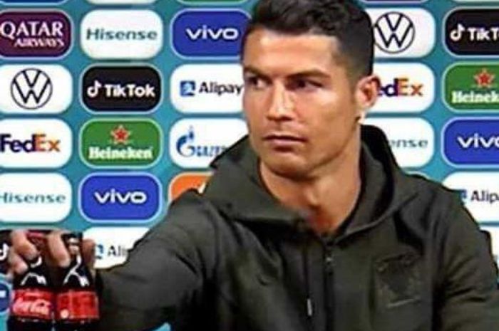 Ronaldo Menggeser Botol Coca Cola Ronaldo Menggeser Botol Coca Cola