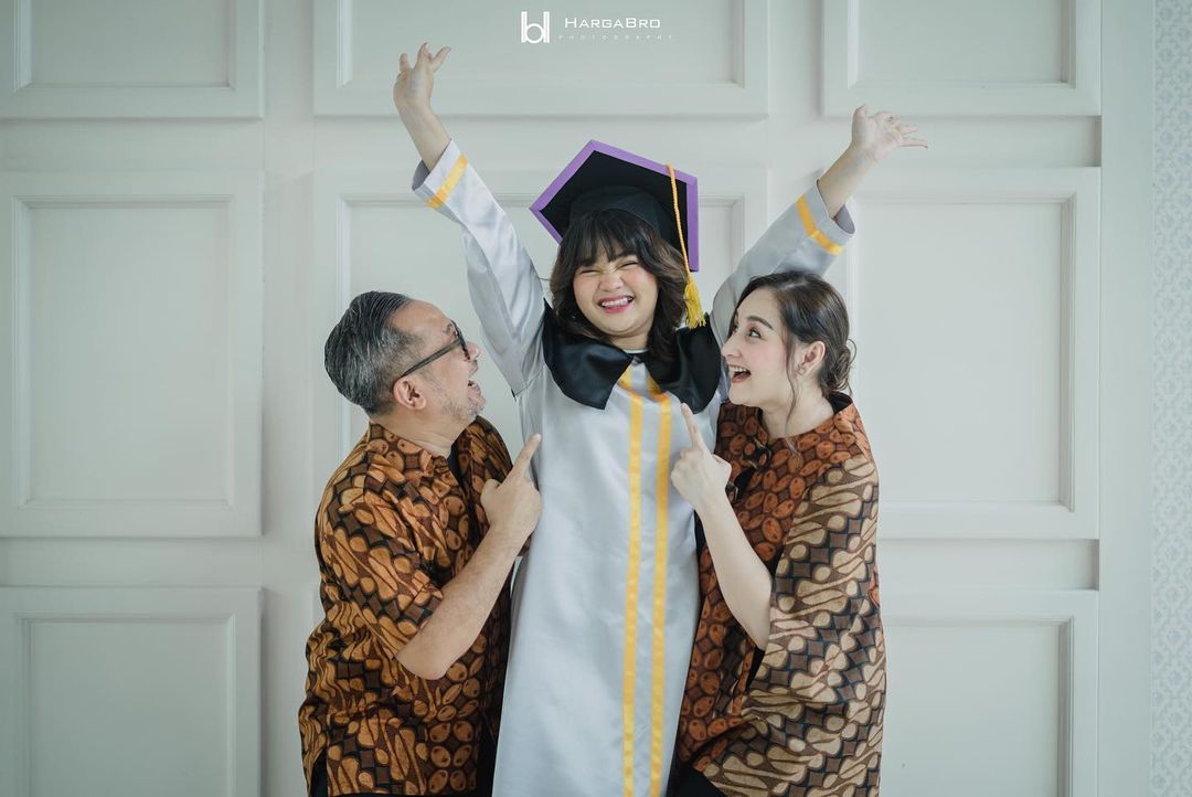 Mona Ratuliu Ceritakan Cara Kreatif Anaknya saat Minta Dibelikan iPad ... Mona Ratuliu Ceritakan Cara Kreatif Anaknya saat Minta Dibelikan iPad ...