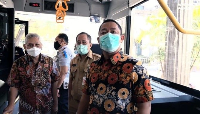 Wali Kota Semarang Uji Coba Bus Listrik dengan Berkeliling Kota ...