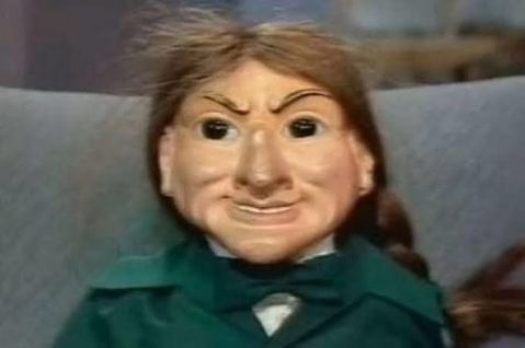 10 Boneka Berhantu, Terkutuk, dan Menyeramkan di Dunia, Berani Punya ...