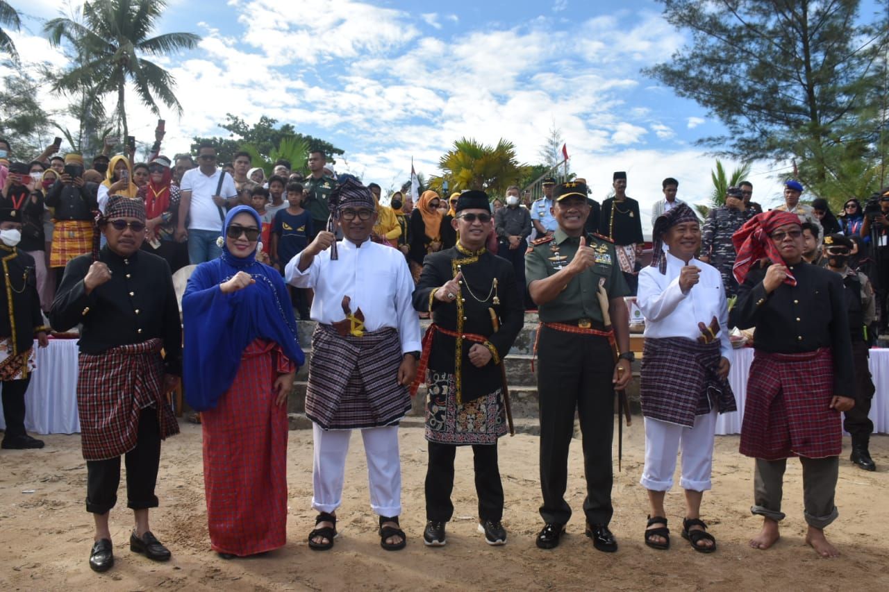 Balikpapan Sambut 34 Perahu Sandeq Asal Sulawesi Barat Dalam 'Festival ...