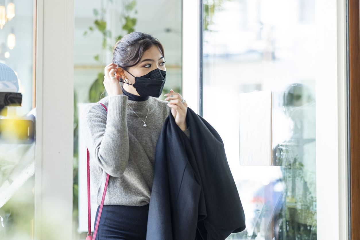 Apa Itu Mask Fishing? Standar Kecantikan Baru saat Pakai Masker yang ...