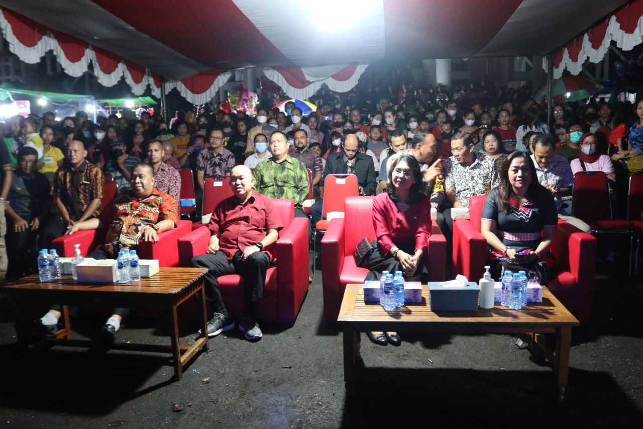 Kemeriahan Malam Puncak Perayaan HUT ke-23 Pemkab Landak - Sonora.id Kemeriahan Malam Puncak Perayaan HUT ke-23 Pemkab Landak - Sonora.id