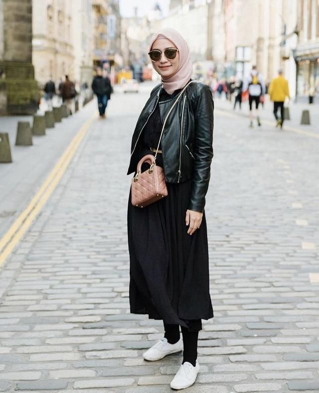 9 Ide OOTD Kemeja Hitam yang Bisa Kamu Jadikan Referensi - Semua ... 9 Ide OOTD Kemeja Hitam yang Bisa Kamu Jadikan Referensi - Semua ...