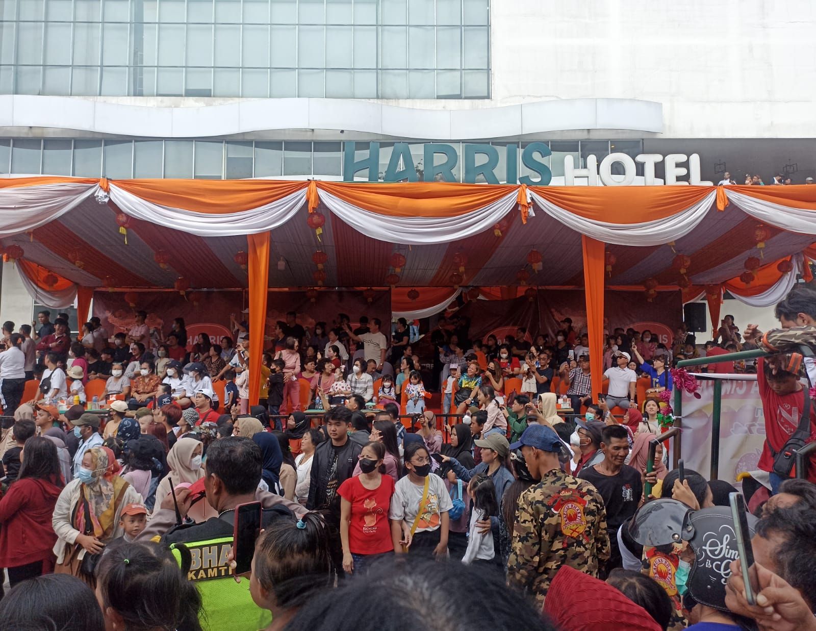 HARRIS Hotel Pontianak, Jadi Pusat Masyarakat Saksikan Pawai Naga Cap ...