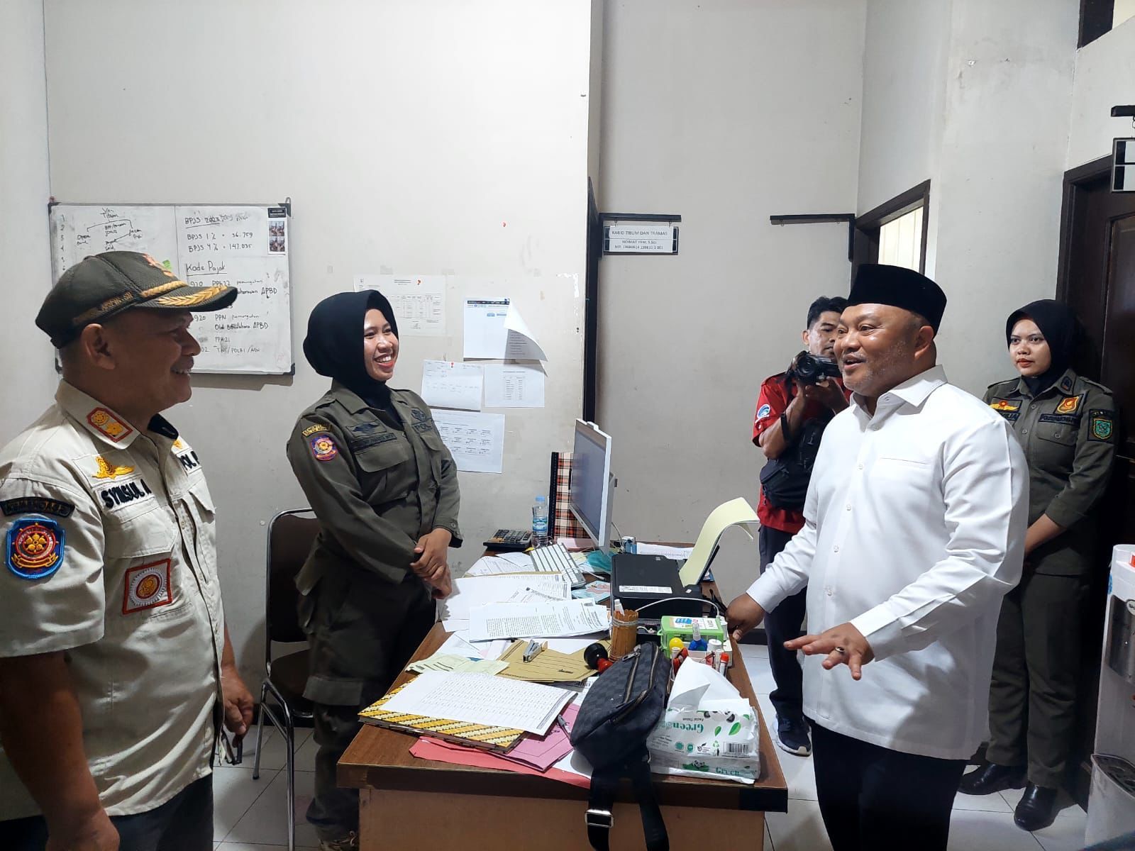 Wabup Sidak Di Empat OPD, Satpol PP, Dinas Pangan, Dinas Pekebunan, dan Diskoperindag - Sonora.id