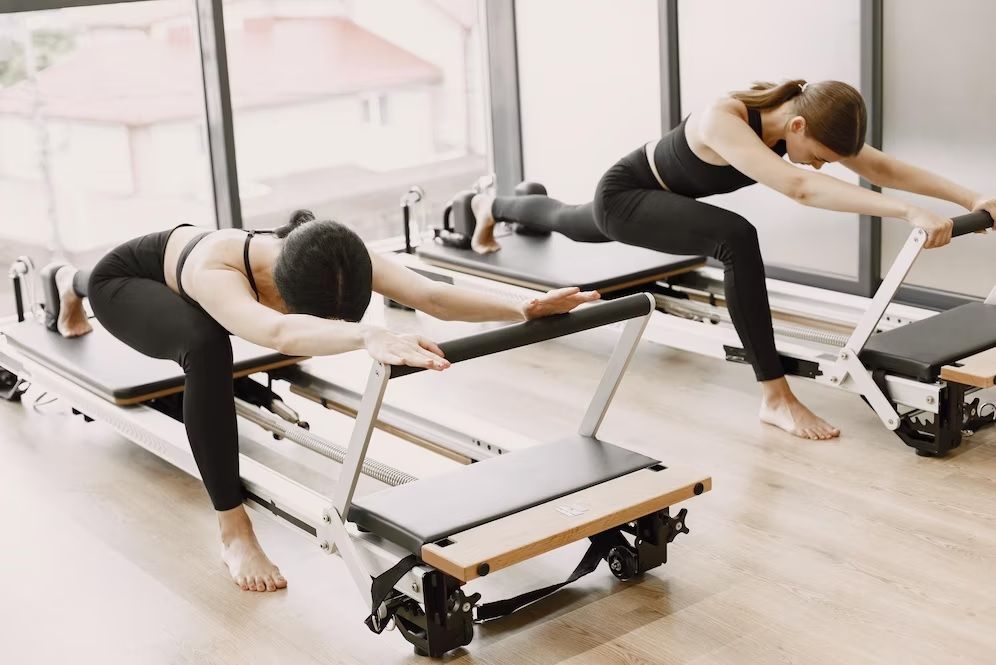 4 Manfaat Pilates yang Tak Banyak Diketahui, Berguna untuk Pria & Wanita!