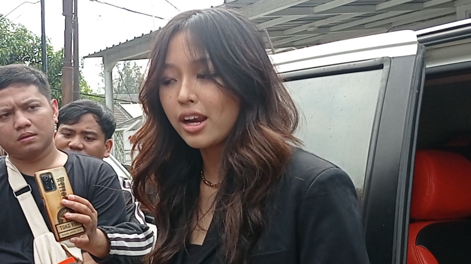 Deretan Penampilan Selebriti Indonesia Saat Lebaran Idul Adha, Pakai Baju Desainer Ternama!