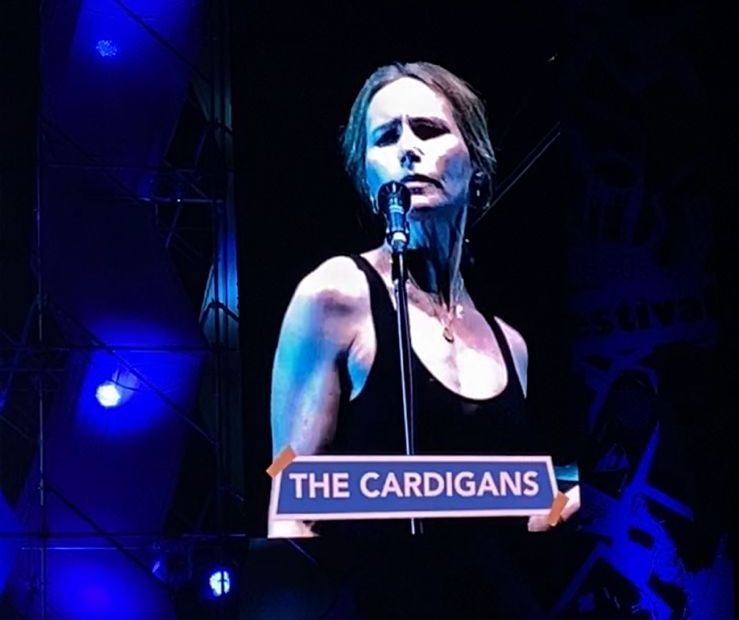 Aksi Magis The Cardigans Saat Jadi Band Penutup di The 90's Festival ...