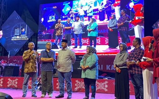 Mengayuh Waktu Membangun Kutai Kartanegara, Cerita Perjalanan Edi ...