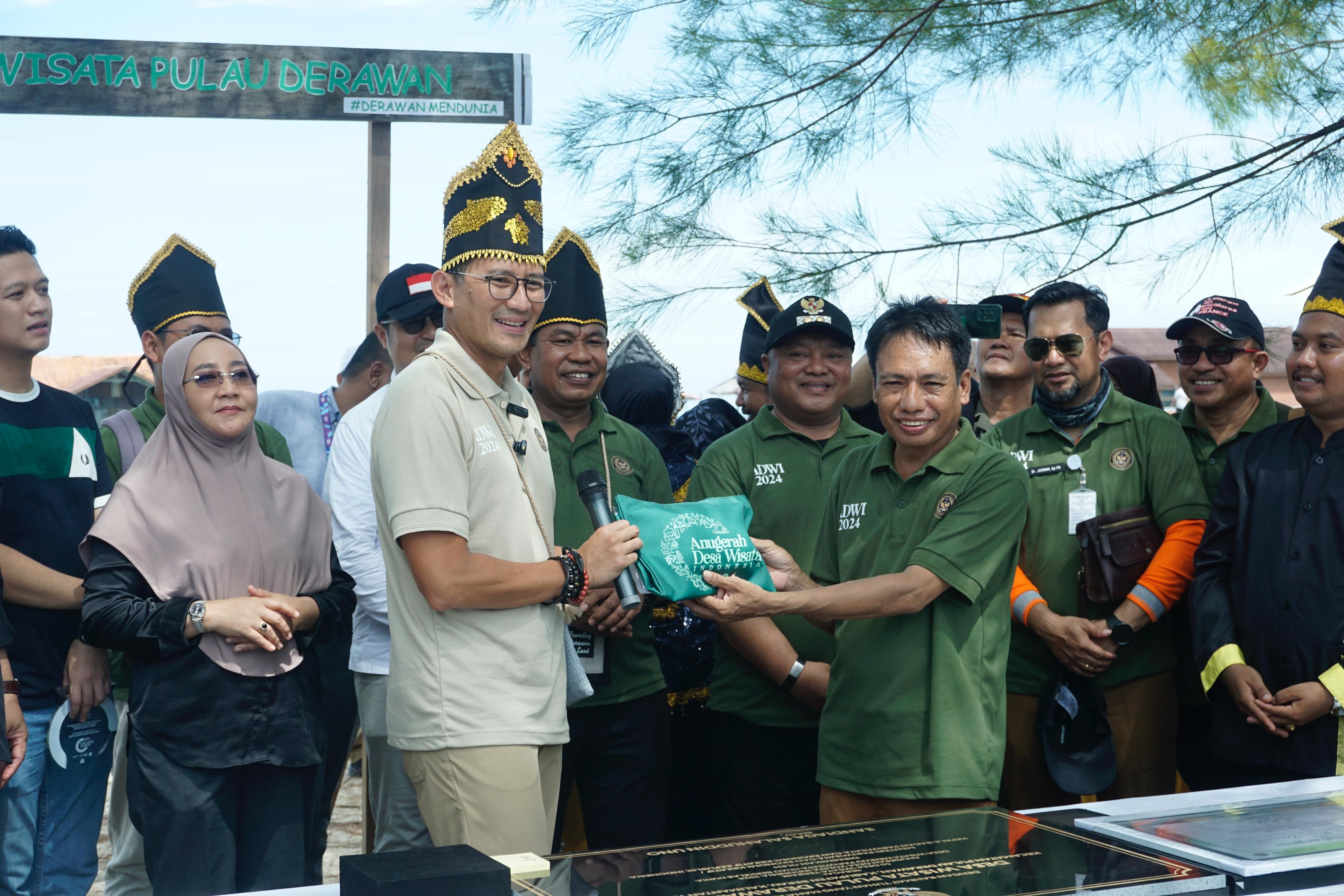 Kemenparekraf Kunjungi Kampung Pulau Derawan, Masuk 50 Besar Desa Wisata Indonesia - Sonora.id