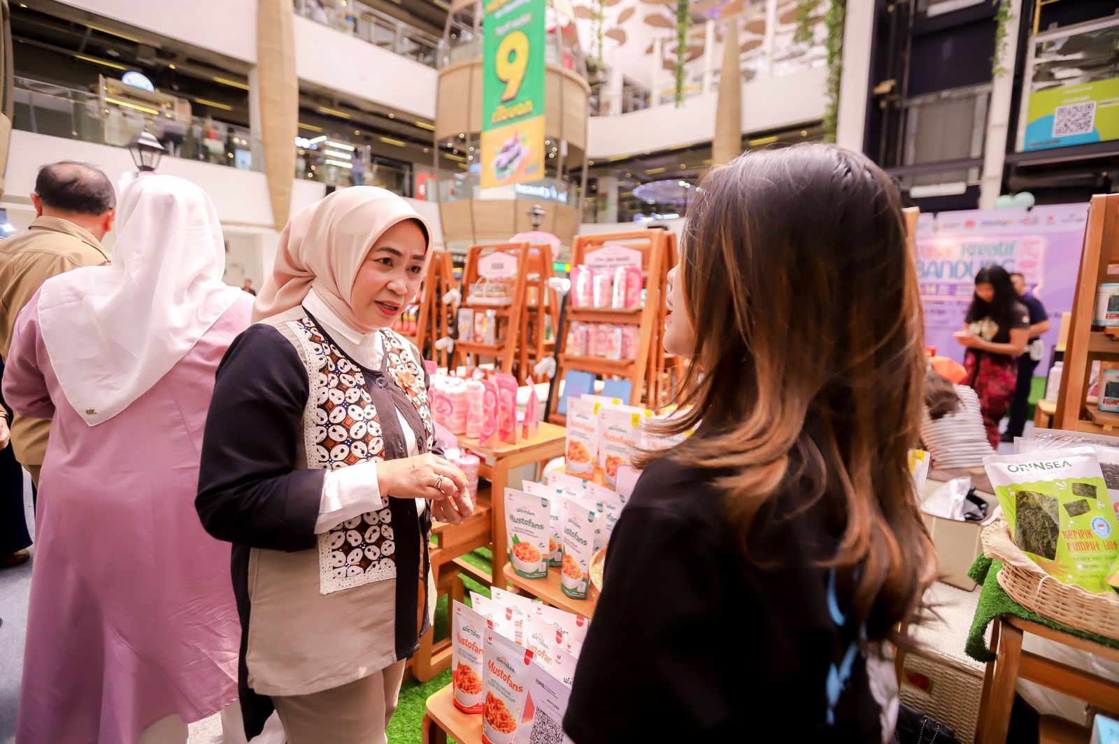Produk-produk UMKM Kota Bandung Mejeng di Pasar Kreatif Bandung 2024 ...