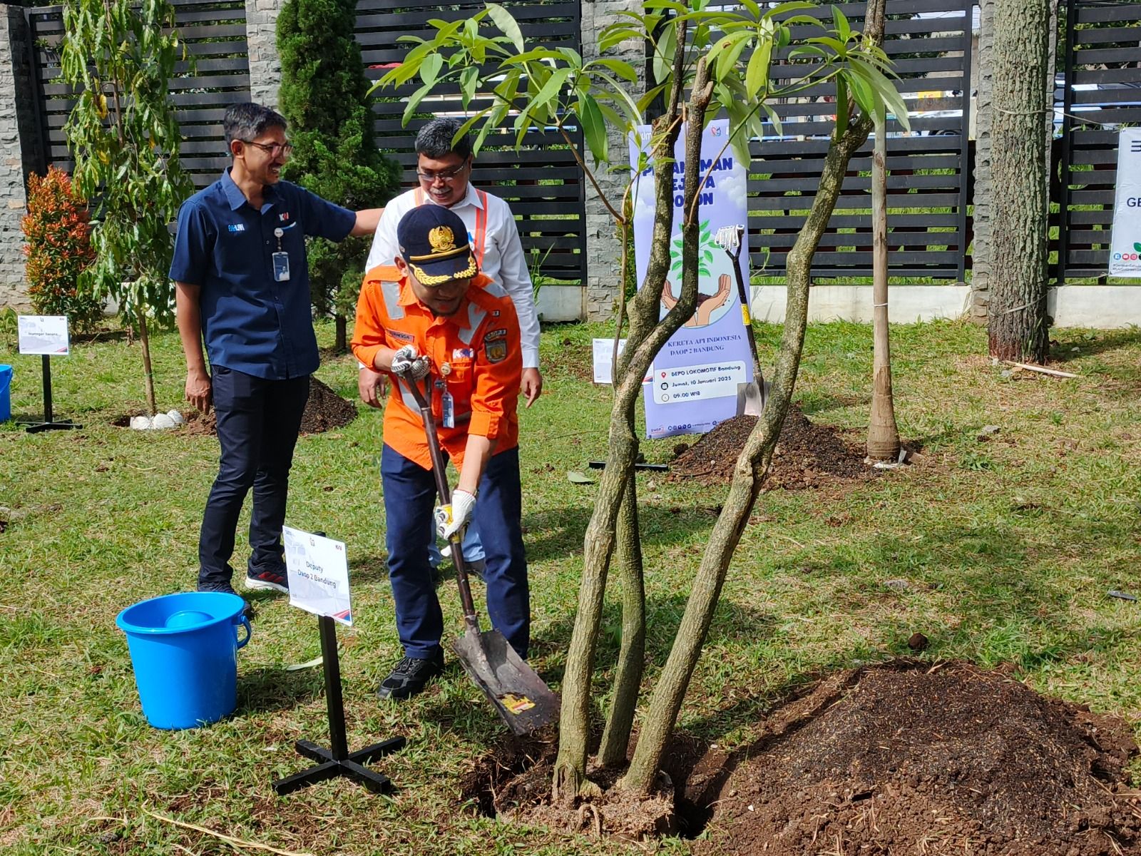 Cegah Erosi & Tingkatkan Kualitas Udara, KAI Kembali Tanam Pohon Di ...