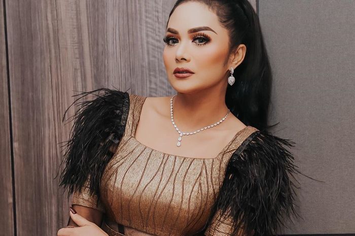 Bak Siram Bensin ke Api Menyala, KD Sebut Menyesal Nikah dengan Anang ... Bak Siram Bensin ke Api Menyala, KD Sebut Menyesal Nikah dengan Anang ...