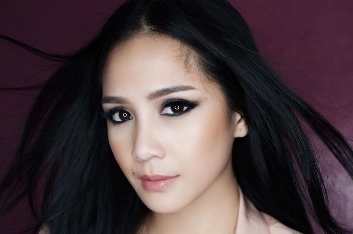 Tampil Beda, Nagita Slavina Tampak Cantik Dengan Dress Payet dan Makeup Flawless yang Bikin ...