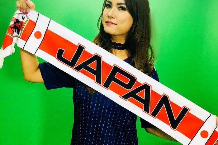 Jalan-Jalan ke Bali, Maria Ozawa Pamer Foto di Kokpit Pesawat Bareng Pilot