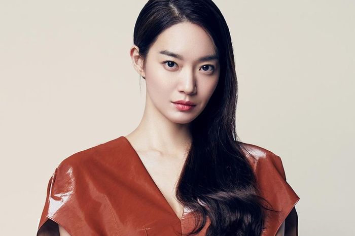 Drama Hometown Cha Cha Cha Segera Tayang, Potret Shin Min Ah Saat Press ...