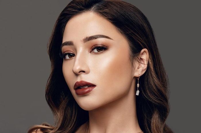 4 Rekomendasi Highlighter Praktis Agar Tampil Cantik di Hari Valentine ... 4 Rekomendasi Highlighter Praktis Agar Tampil Cantik di Hari Valentine ...