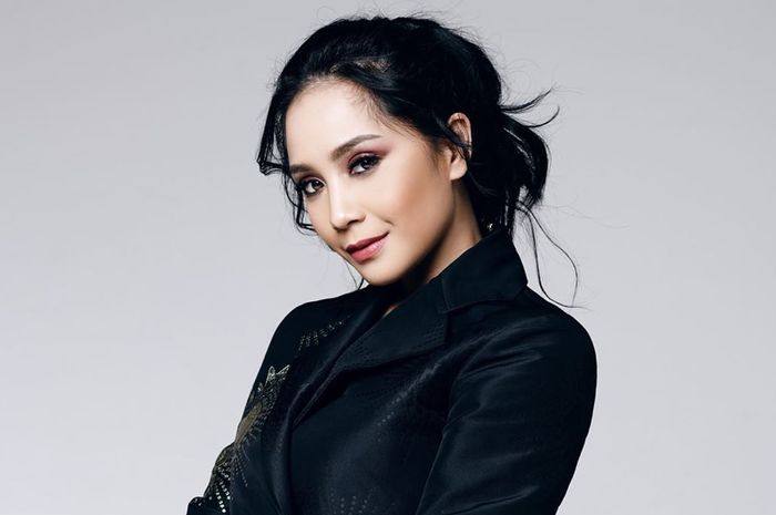 Demi Tampil Sempurna, Nagita Slavina Rela Pakai Mini Dress dengan Harga Hampir Seratus Juta ...