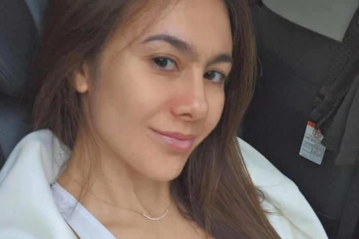 Janda Bening Pemersatu Bangsa! Wulan Guritno Bikin Heboh Saat Pose ...