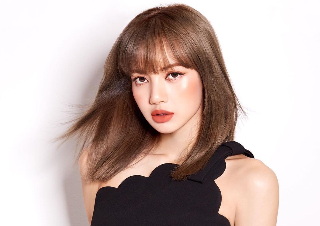 Cara Buat Poni Anti-Badai ala Lisa BLACKPINK, Butuh Produk Ini - Parapuan