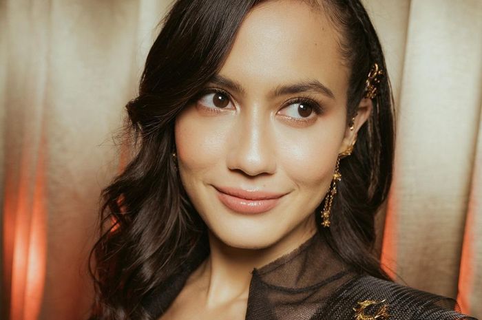 Potong Rambut Buat Pejuang Kanker, Intip Potret Pevita Pearce dengan ...