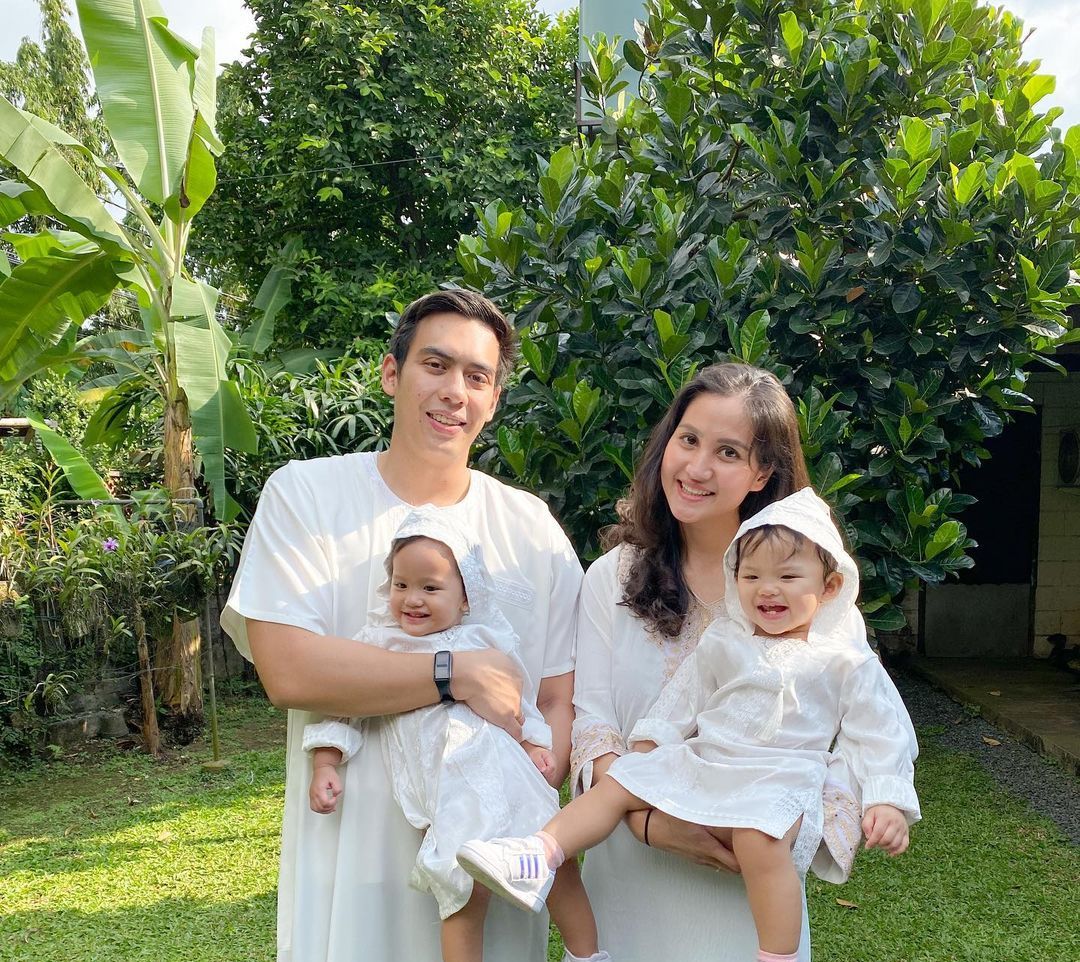 5 Artis Indonesia yang Punya Anak Kembar, Nomor 3 Lahir Prematur ...