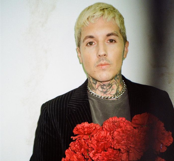Ngintip Gaya Fashion Oliver Sykes dari Masa ke Masa: Dulu Gondrong Kini ...