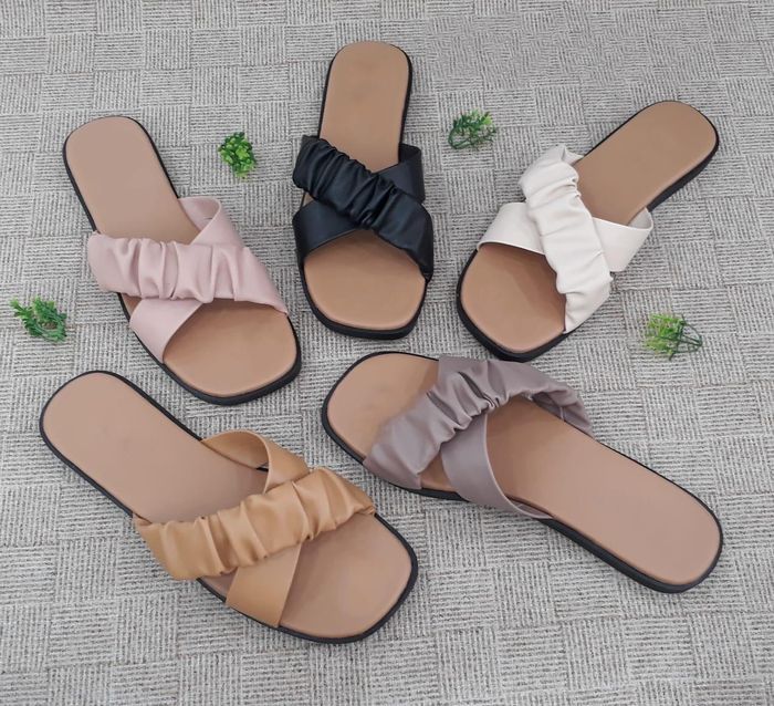 Tren Sepatu dan Sandal 2021: Tampil Feminin dan Elegan, Bahan Kulit ...