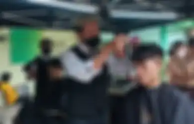 Razia Potong Rambut Ganteng Viral, Bikin Pelajar Cowok Gondrong Rela ...