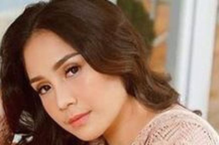 Padahal Baju Nagita Slavina Bolong-bolong Kayak Disundut Rokok, Netizen Justru Dibuat Panik Saat ...