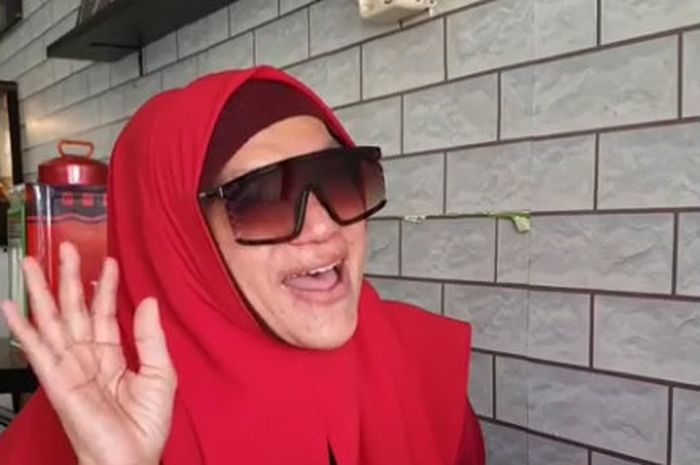 Terbongkar, Sosok Terdekat Ini Bongkar Isu Harta Warisan Dorce Gamalama ... Terbongkar, Sosok Terdekat Ini Bongkar Isu Harta Warisan Dorce Gamalama ...