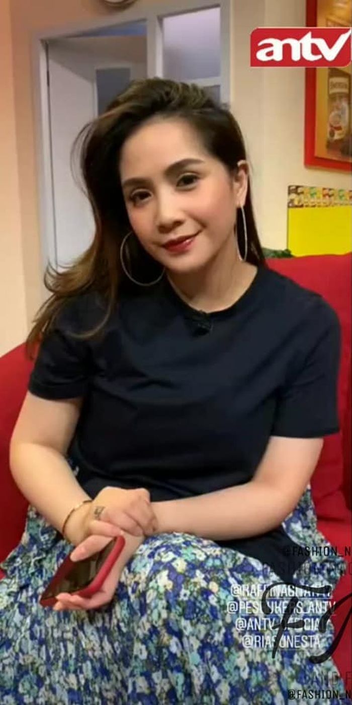 Tampil Feminin, Harga Rok Motif yang Dipakai Nagita Slavina Justru Bikin Salfok, Mahal Banget ...
