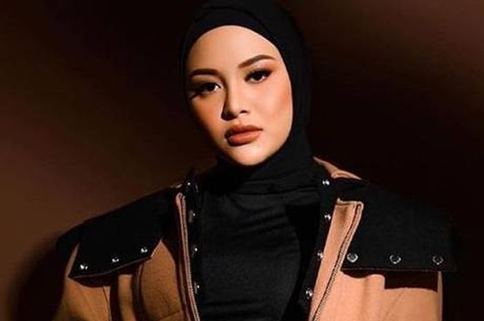 Kecil Harganya Bikin Heboh, Intip Koleksi Cincin Hijab Aurel Hermansyah ...