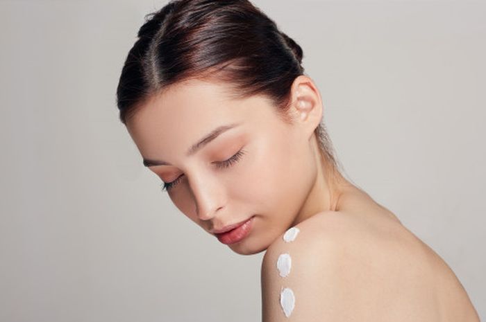 Battle Krim Urea untuk Atasi Kulit Kering Bersisik Psoriasis, Carmed VS ...