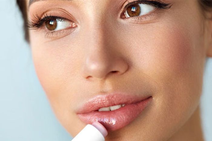 Tips Merawat Bibir Agar Pink Alami dan Lembap, Mudah Banget! - Stylo