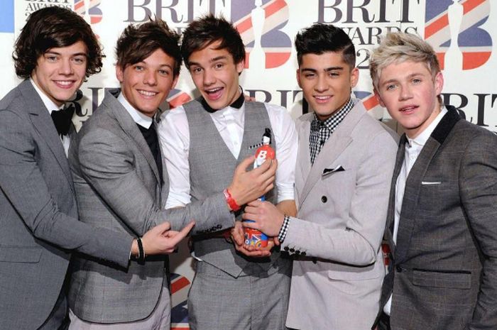 Zayn Malik Kenang Selamatkan Harry Styles dari Kebakaran Rambut di ...