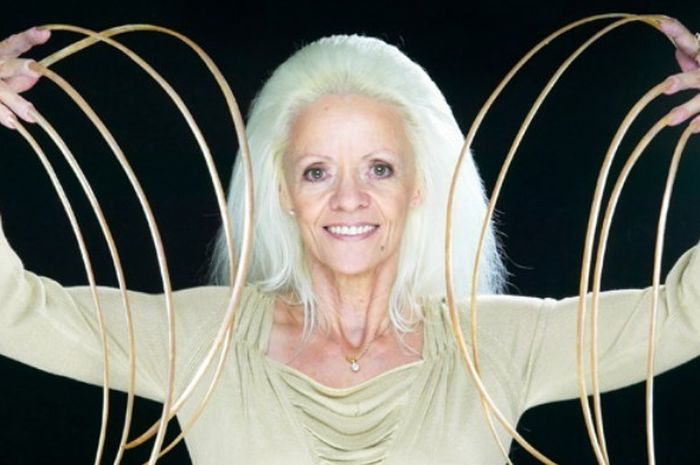 Selama 41 Tahun Lamanya Tak Pernah Potong Kuku, Wanita Ini Pasrah Harus ...