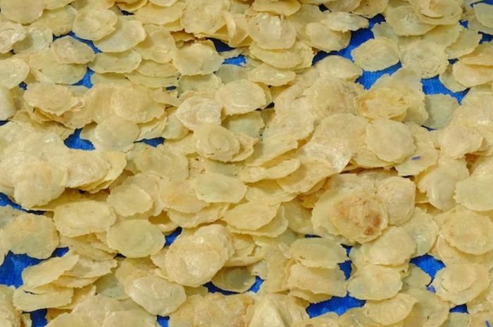 Biasa Jadi Pendamping Makanan Lebaran, Ini Dia 4 Tips Goreng Emping ...