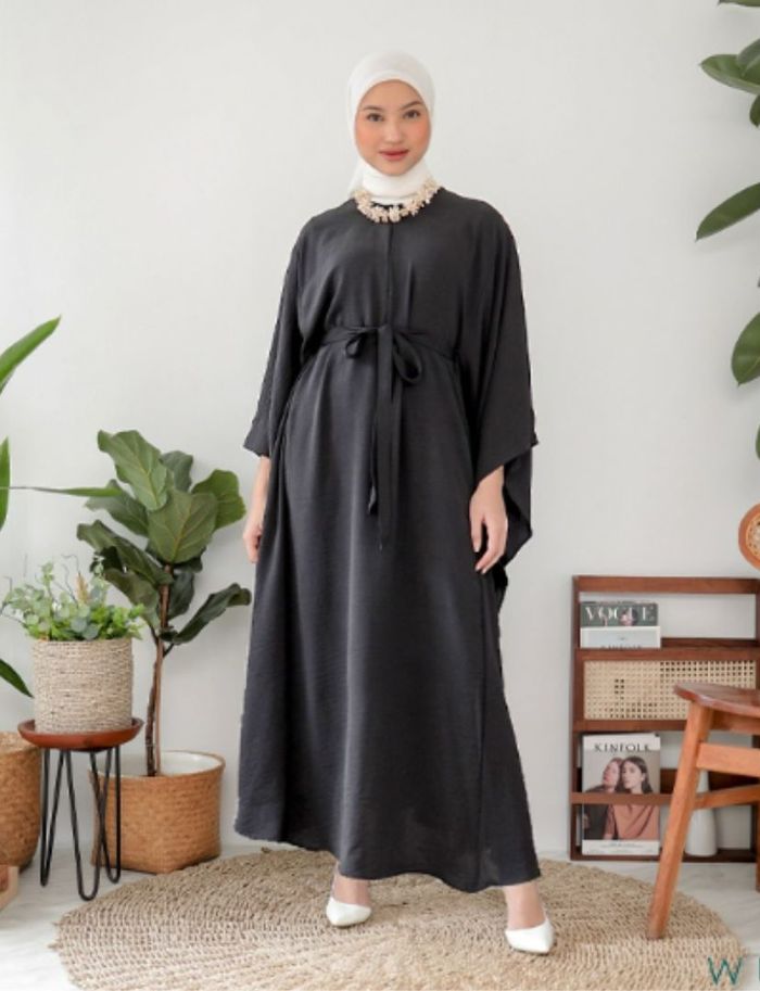 3 Kaftan Hitam Premium Anti Gerah untuk Lebaran, Harga 100 ribuan! - Stylo