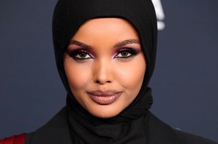 5 Baju Lebaran ala Halima Aden, Supermodel Hijabi Pertama Dunia ...