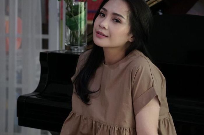 Tak Melulu Pakai Barang Mewah, Nagita Slavina Tampil Sederhana dengan Dress Ratusan Ribu Rupiah ...