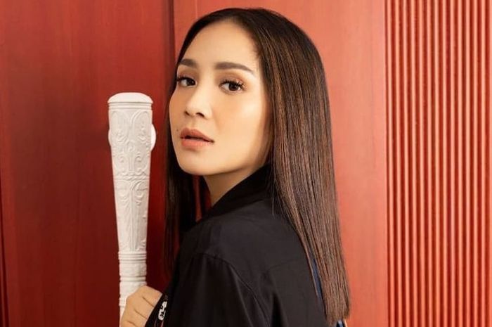 Nagita Slavina Pakai Baju Bolong-bolong, Harganya Bikin Jantung Netizen Berdebar: Aku Sesak ...