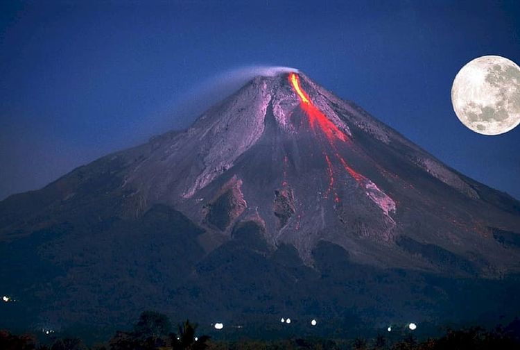 Jenis-Jenis Letusan Gunung Berapi, Mulai dari Rekahan hingga Hawaian - Kids